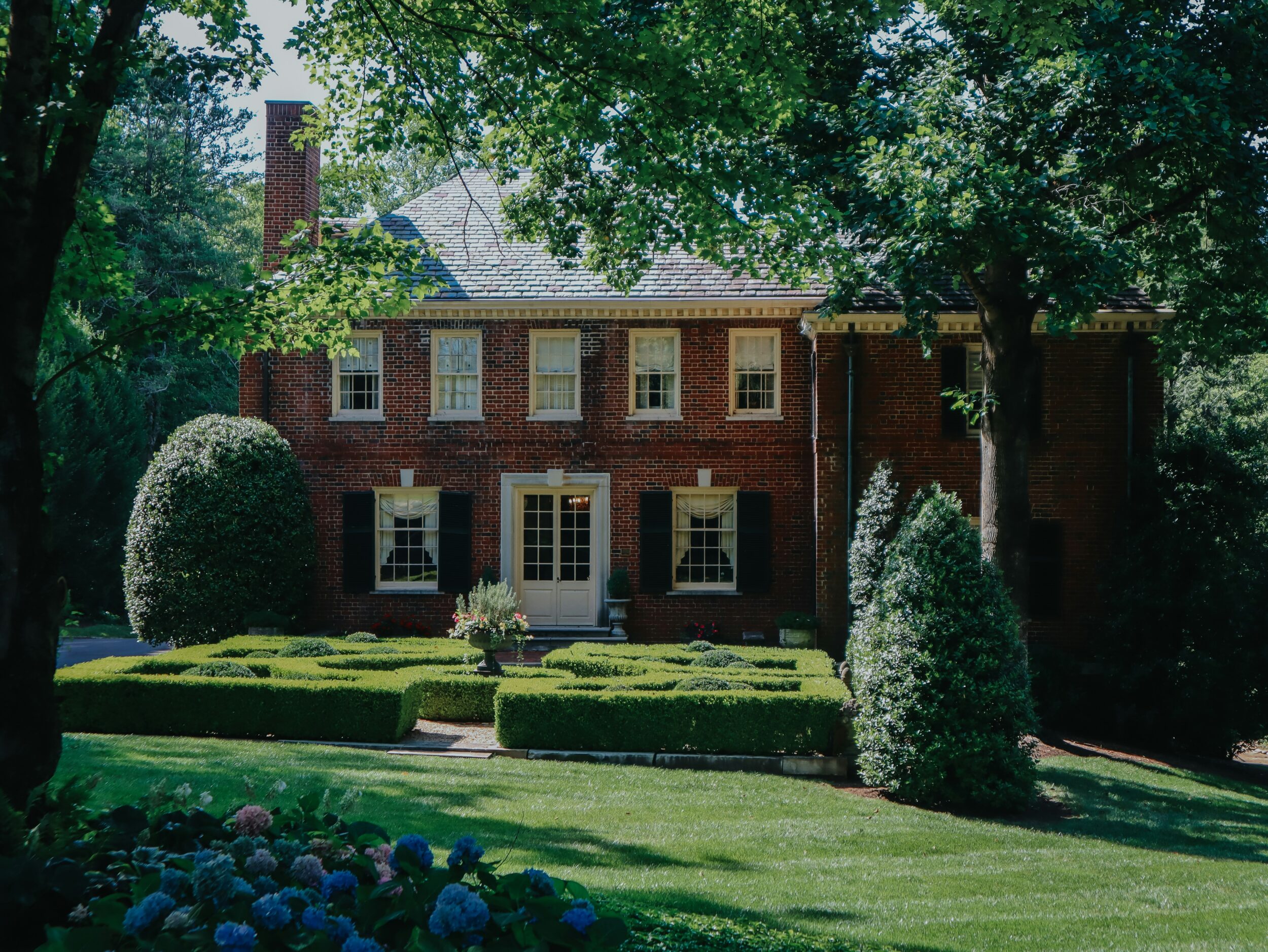 Mansion Landscape Design Ideas & Tips